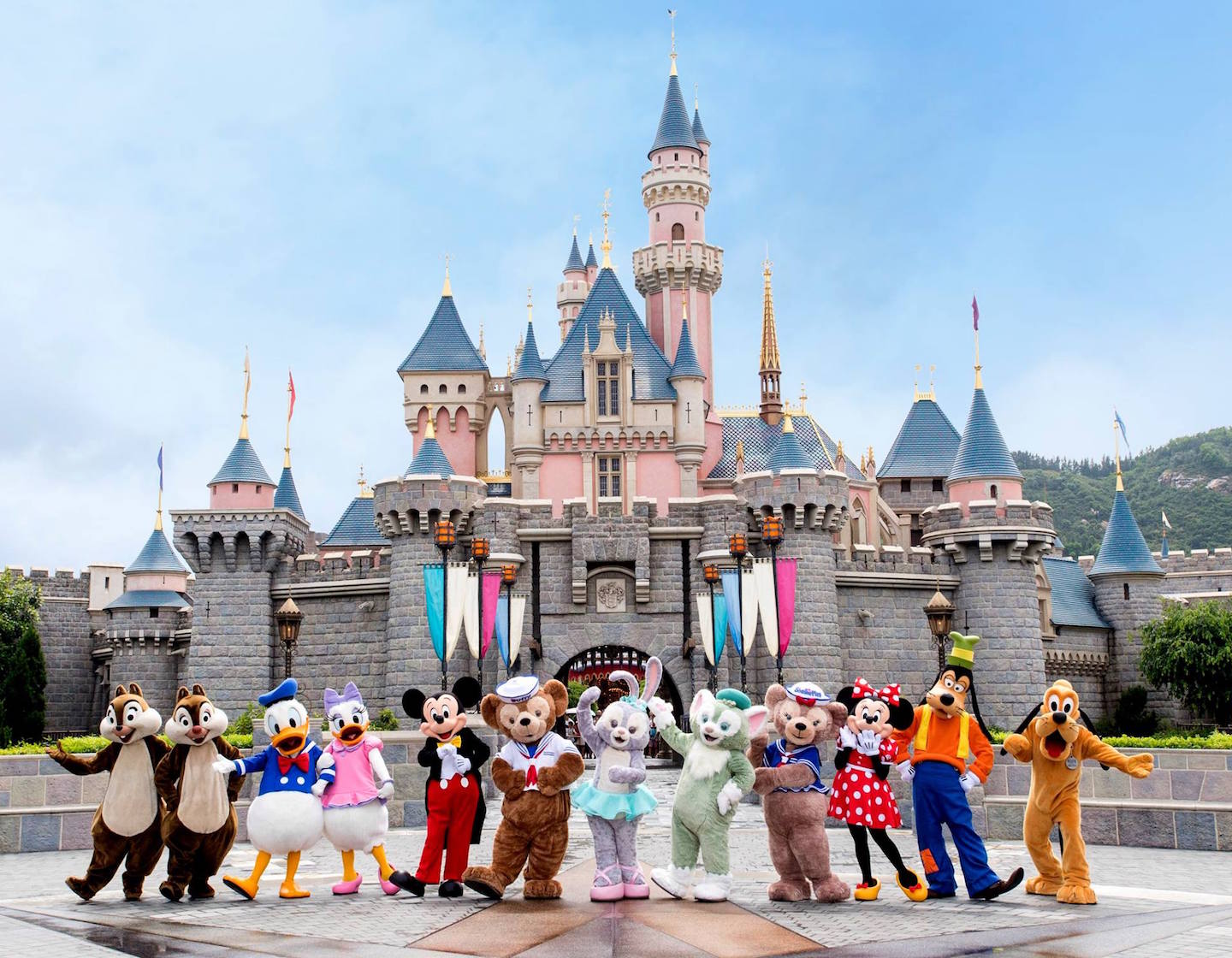 5 Alasan Mengapa Disneyland Jepang adalah Destinasi Impian untuk ...